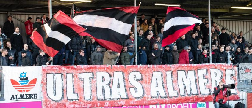 Voetbal in Almere voor een knaak per avond: ‘Missie is een vol stadion’